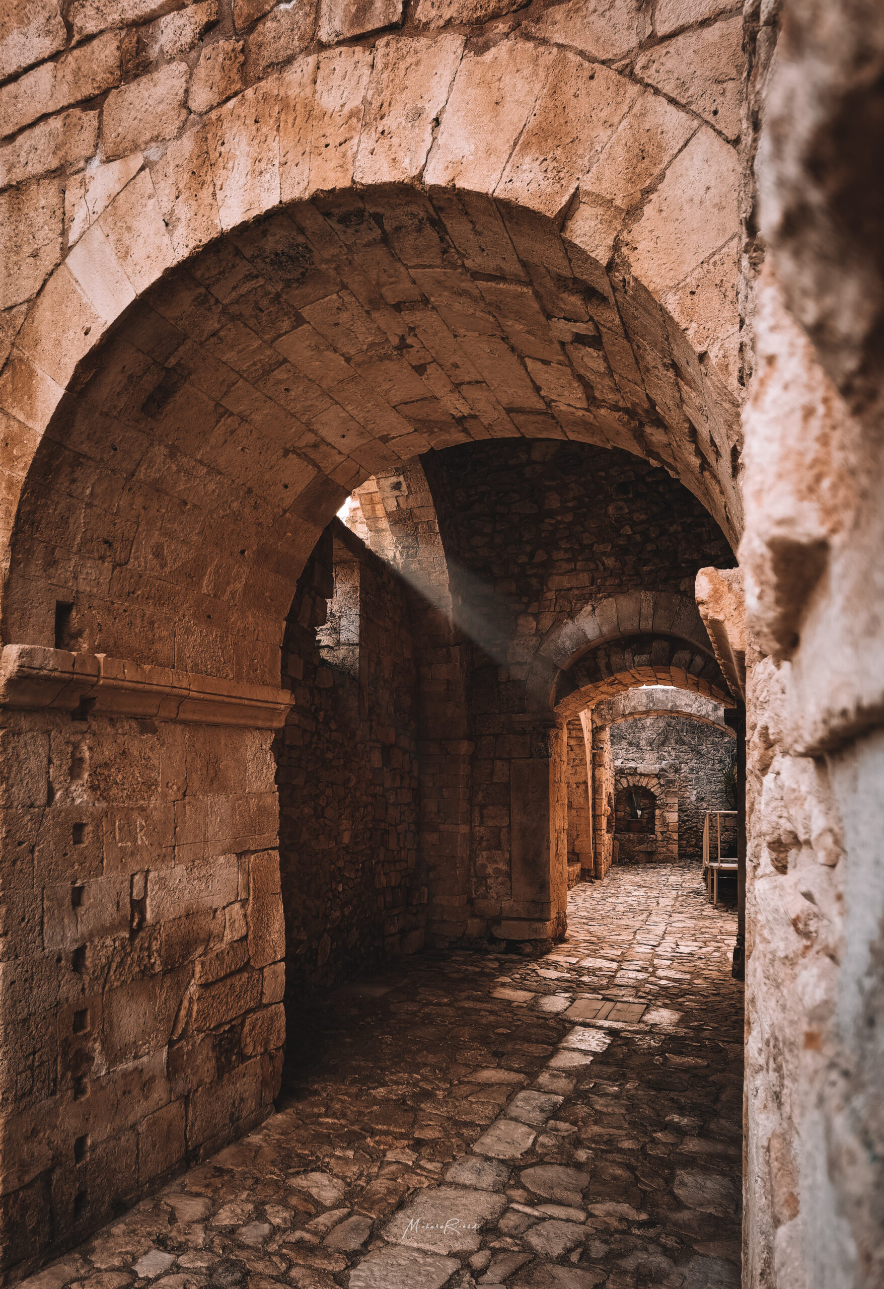 Abbazia di Santa Maria di Pulsano, un luogo solitario custodito tra le ...